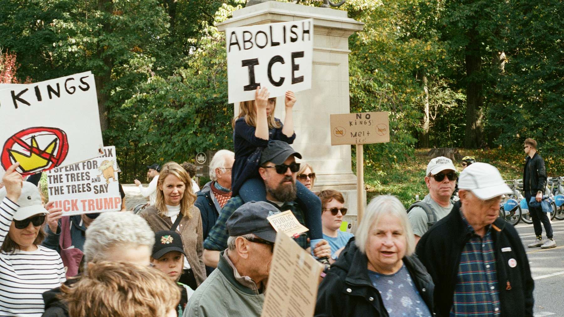Rick Scott calificó de «locura» el video de Tim Walz donde pide a las ...